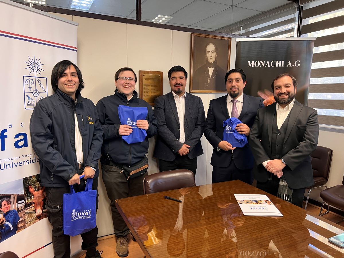 Favet firma convenio para apoyar apicultura chilena - Facultad de ...